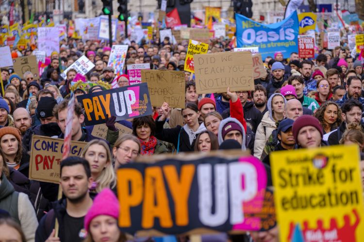 Protect the right to strike march and rally - coaches | TUC