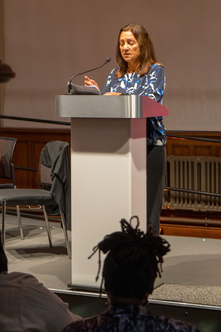 Mae Shirley Newbury yn arwain newid yn ei gweithle | TUC